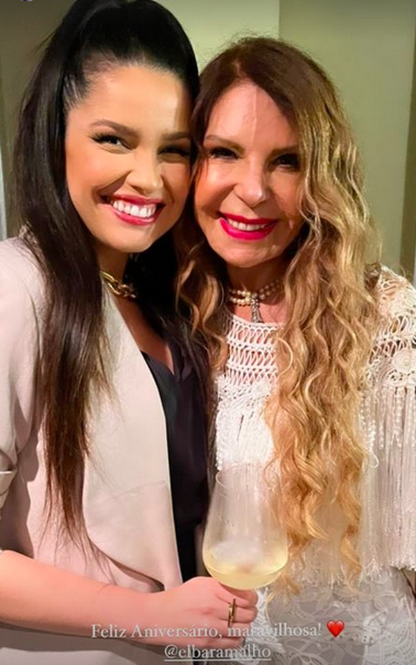 Juliette canta no aniversário de Elba Ramalho e se rende ao famoso