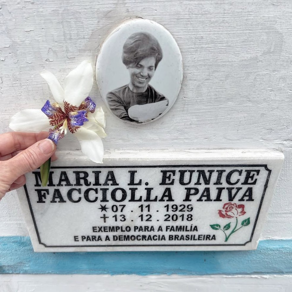 Fernanda Torres presta homenagem a Eunice Paiva e detalhe chama atenção