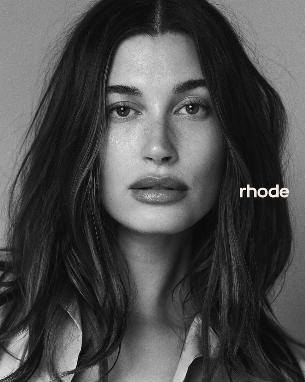 Hailey Bieber confirma venda da marca Rhode para e.l.f Beauty