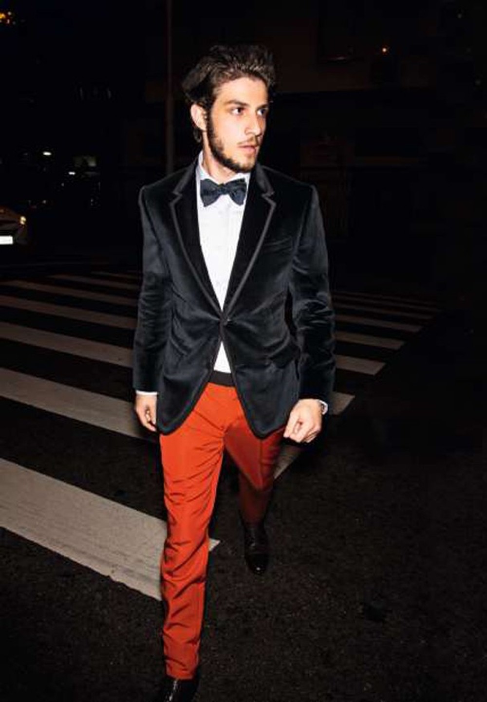 Chay Suede estreia em 'A Lei do Amor' e lança EP dançante