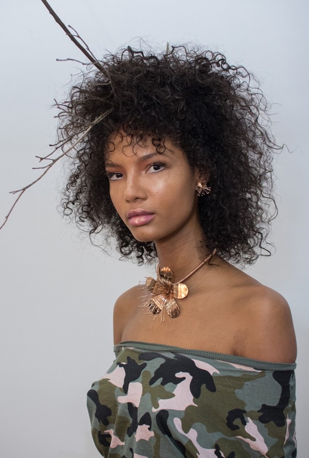 SPFW: Linha d'água é o foco da beleza de Isabela Capeto