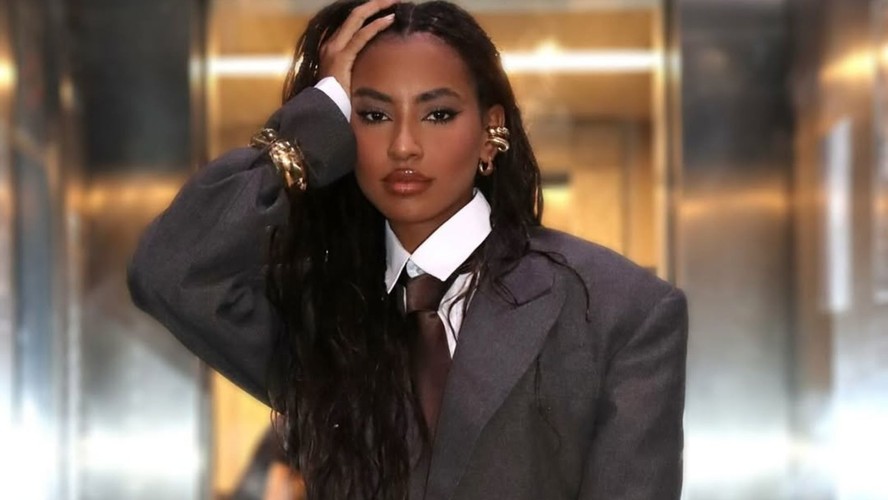 Gabz aposta no estilo office girl e recebe elogios de Sabrina Sato