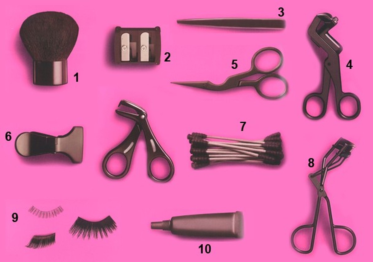 Do pincel ao curvex: Marcos Costa ensina a usar todos os acessórios de make