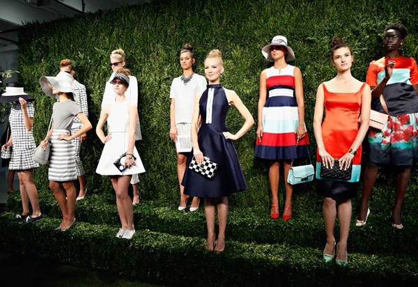 Kate Spade e Swarovski criam coleção em parceria para o Natal