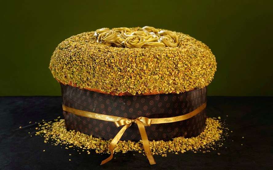 Maior panetone de pistache no Brasil pesa 23 kg e custa mais de R$ 7 mil