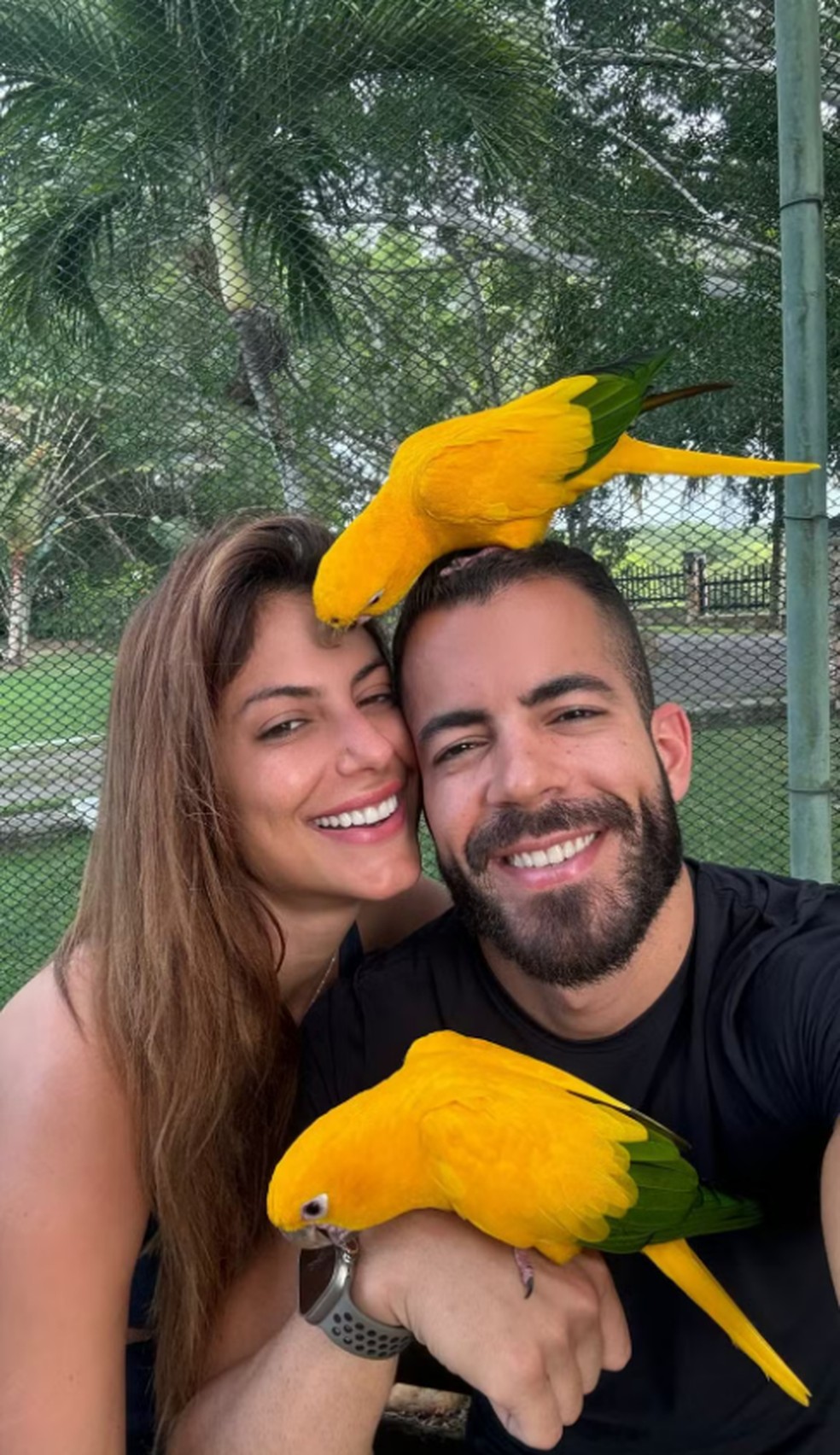 Mari Gonzalez curte passeio de caiaque em fazenda de Bell e Pipo Marques