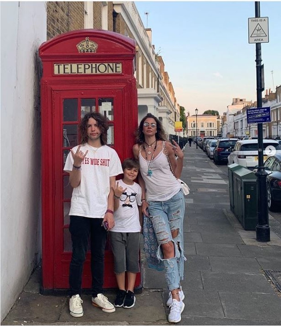 Lucas Jagger posta foto em Londres com Luciana Gimenez