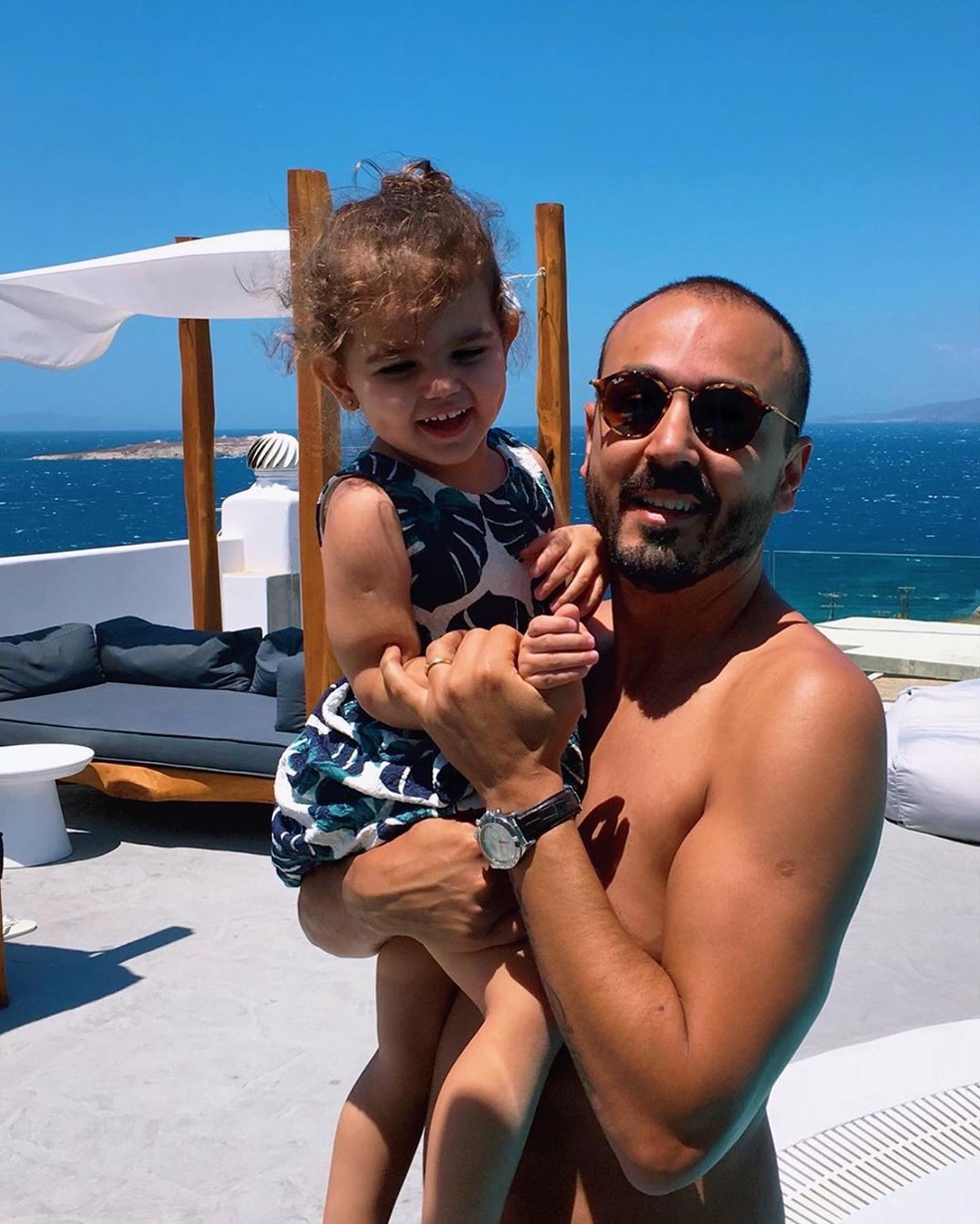 Fernanda Motta e Roger Rodrigues viajam a Fernando de Noronha em meio a ...