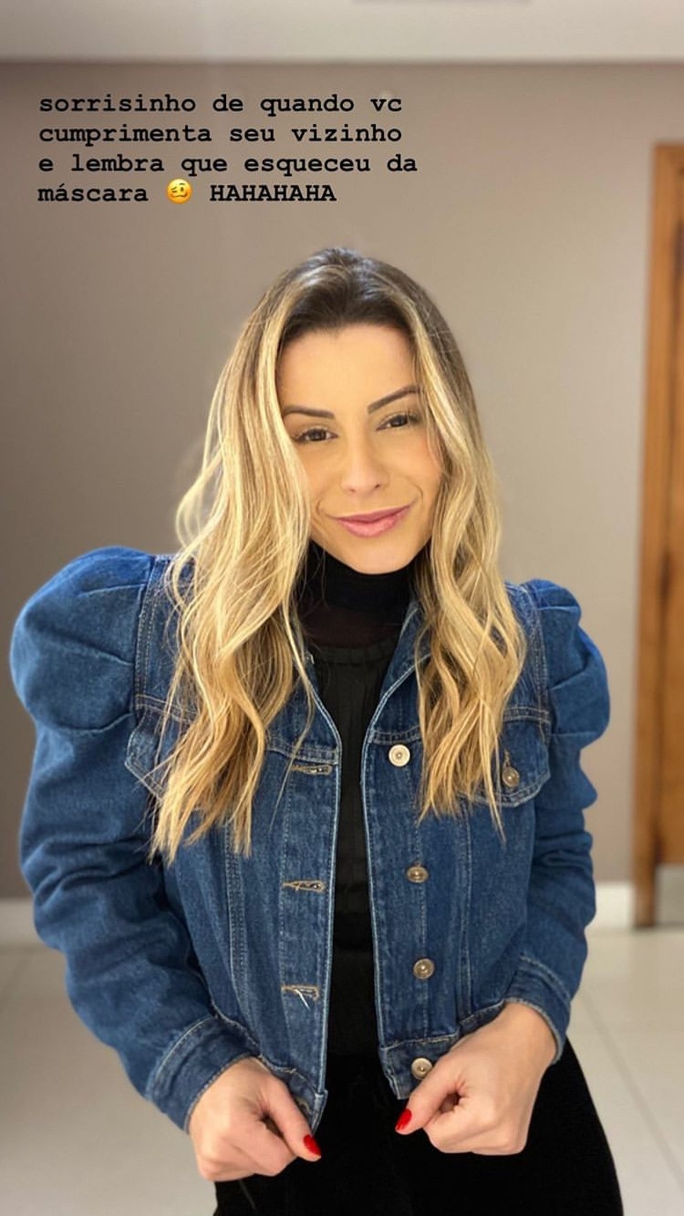 Aricia Silva surge mais loira do que nunca: 'A quarentena me deixou morena'