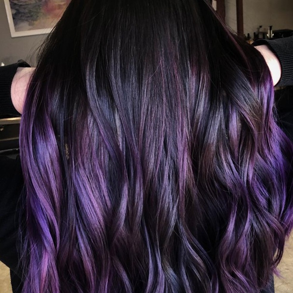Cabelo cor de amora é a nova tendência de coloração