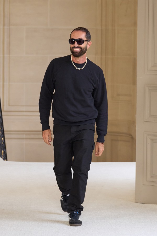 Quem é Giambattista Valli, estilista que assinou o vestido de noiva de ...