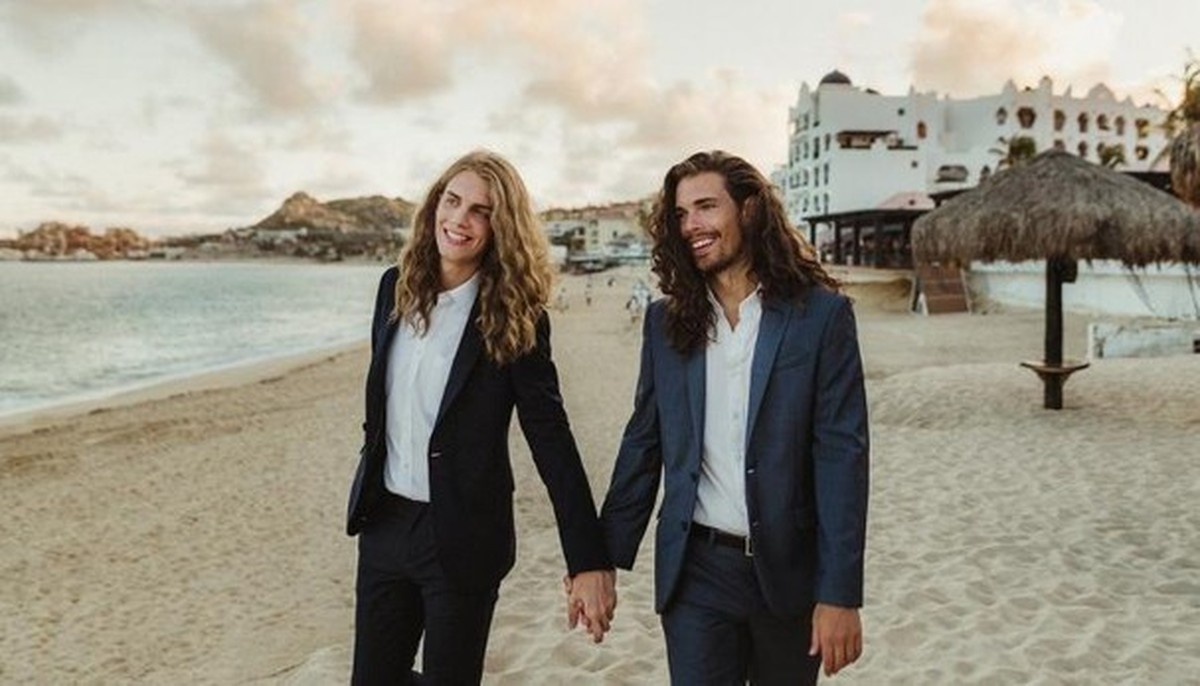 Fotos de casamento viralizam por conta dos cabelos dos noivos