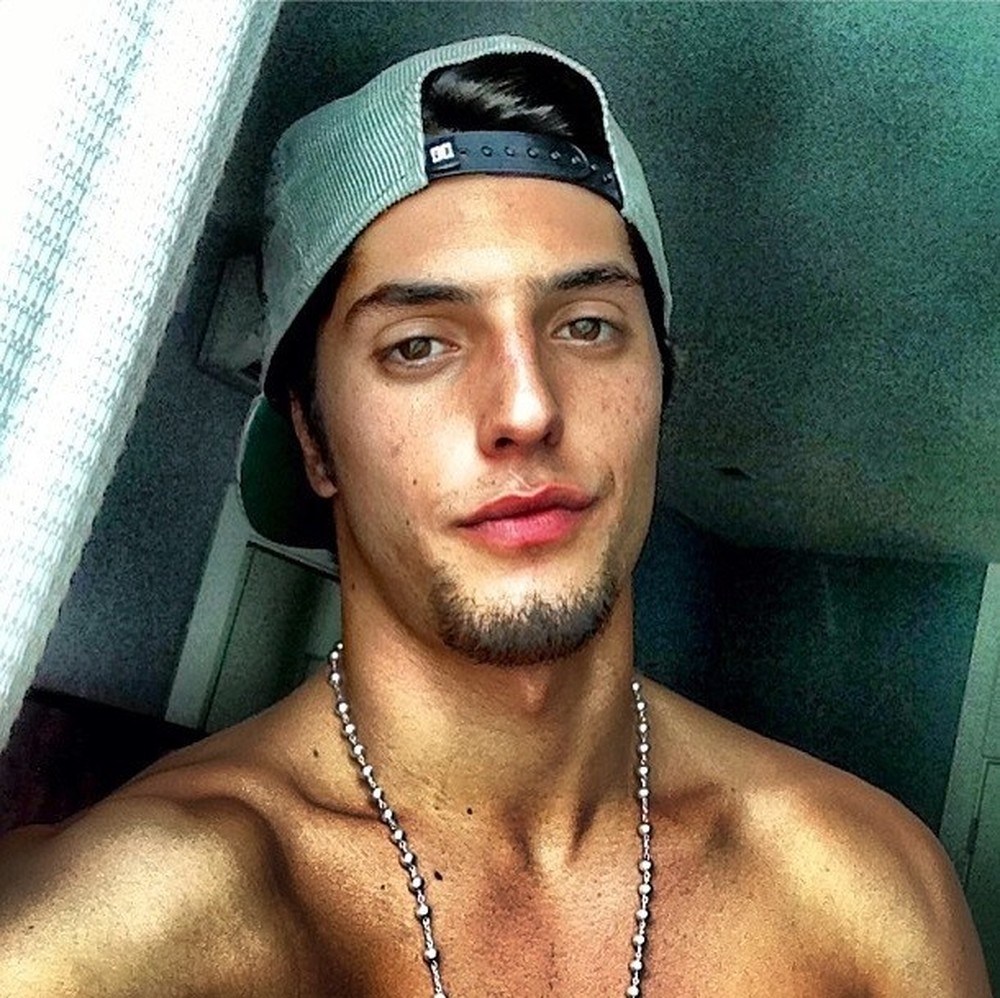 Conheça Enrico Celico: baladeiro, empresário e novo galã do Instagram
