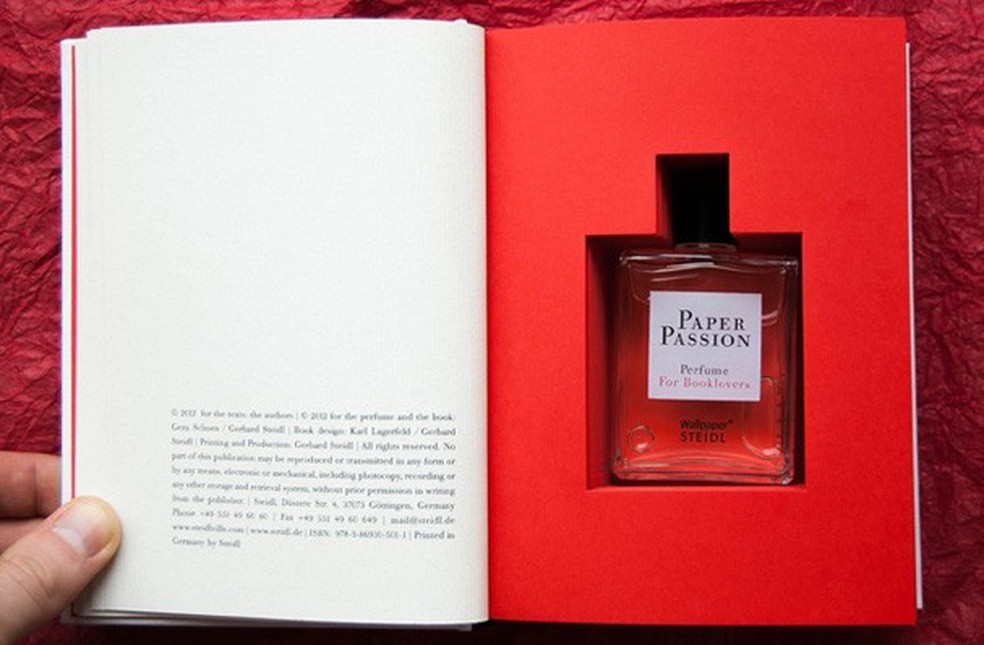 Cheiro de livro vira perfume cult