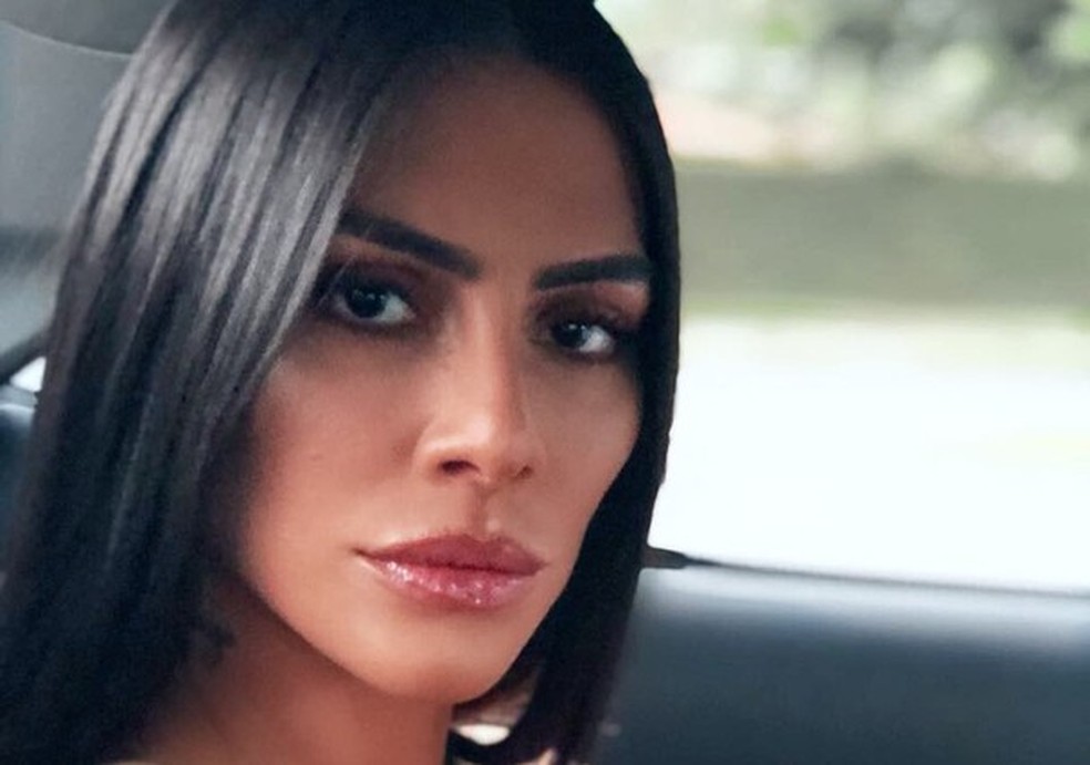 Cleo Pires rebola deitada em vídeo e fãs vão ao delírio