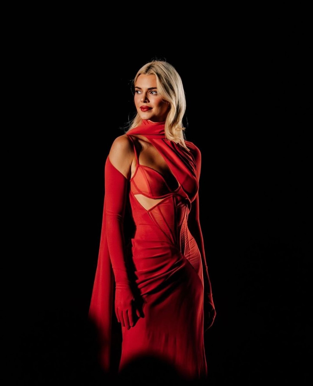 Kendall Jenner aposta em look ousado e arranca elogios na Semana de ...