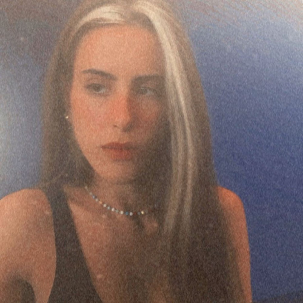 Ana Morais faz carão e diz: 'Você nunca conheceu uma garota como eu'