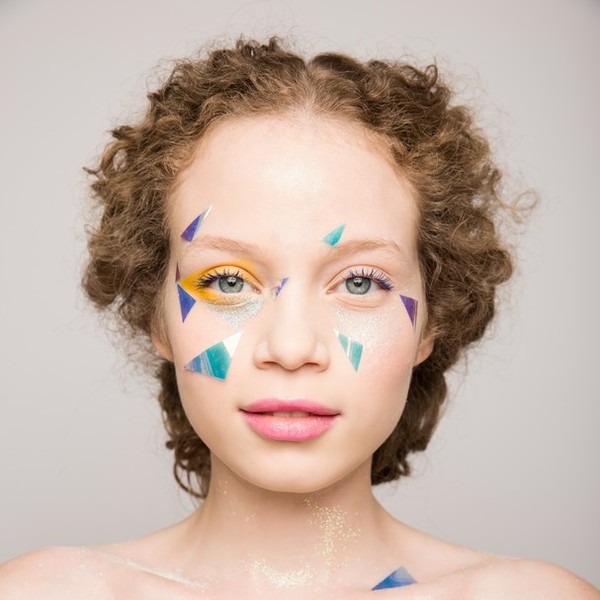 Make geométrico de Carnaval: aprenda um passo a passo superfácil