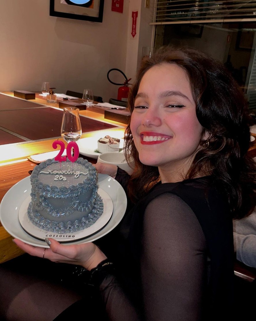 Elisa Annenberg-Paglia celebra 20 anos e fala sobre a influência da mãe ...