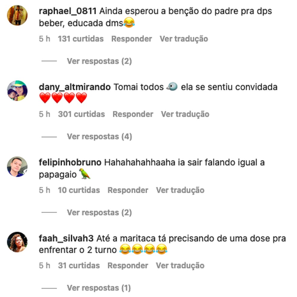 Viralizou! Maritaca invade missa e tenta beber vinho do padre