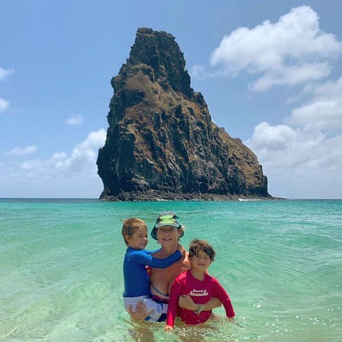 Luana Piovani divulga novas fotos da viagem para Fernando de Noronha