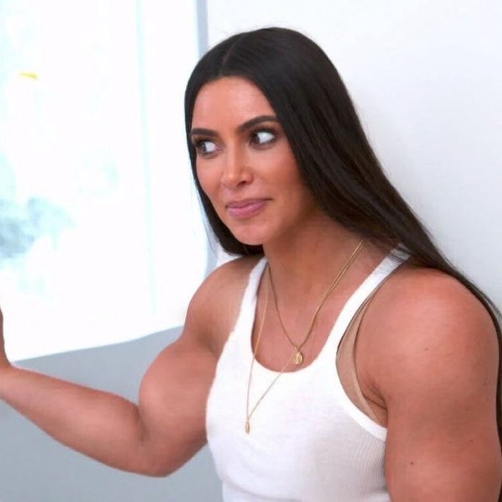 Kim Kardashian 'musculosa' vira meme na internet