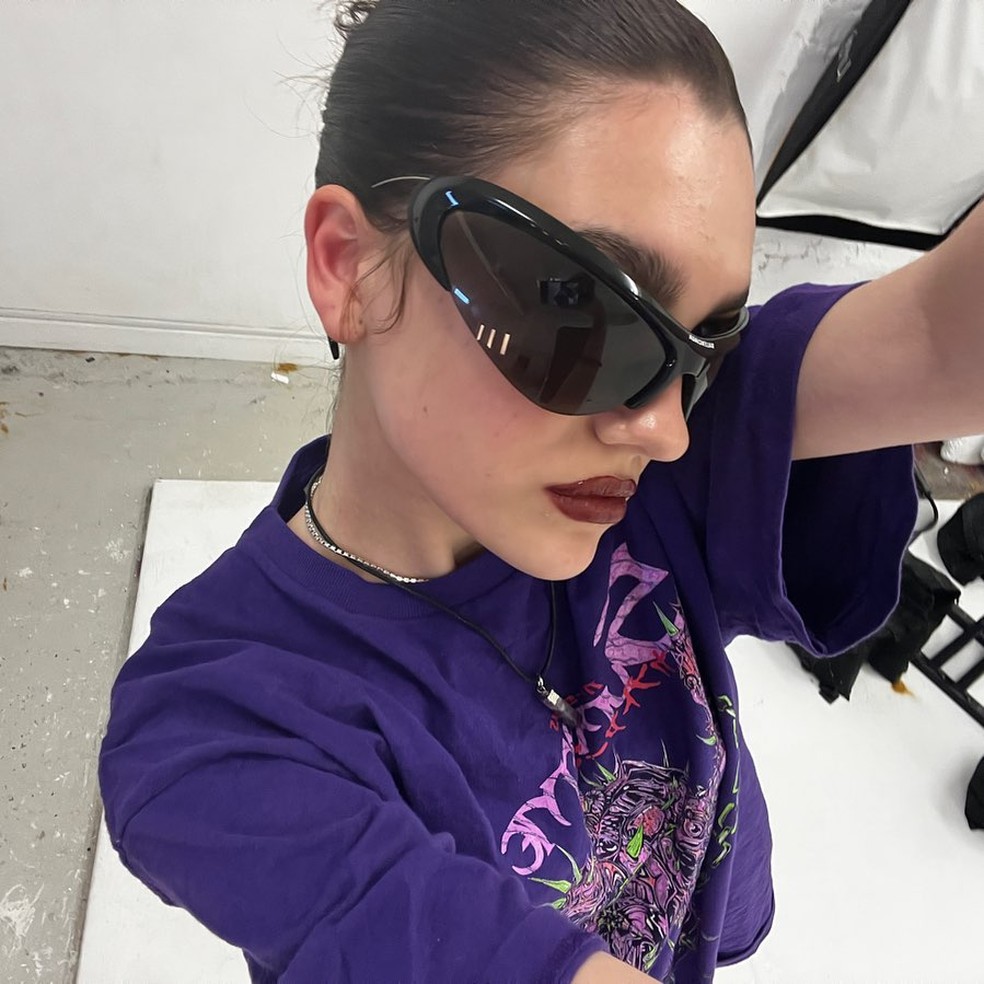 Quem é Emily Carey? Tudo sobre a carreira e o estilo da estrela de ...