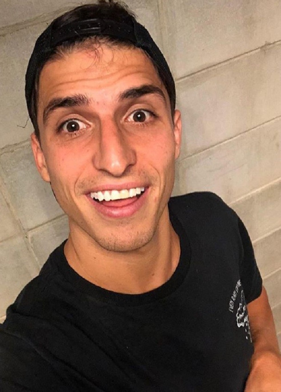 Eliminado, Felipe Prior dá volta pelo Projac: 'Olha eu no carrinho da ...