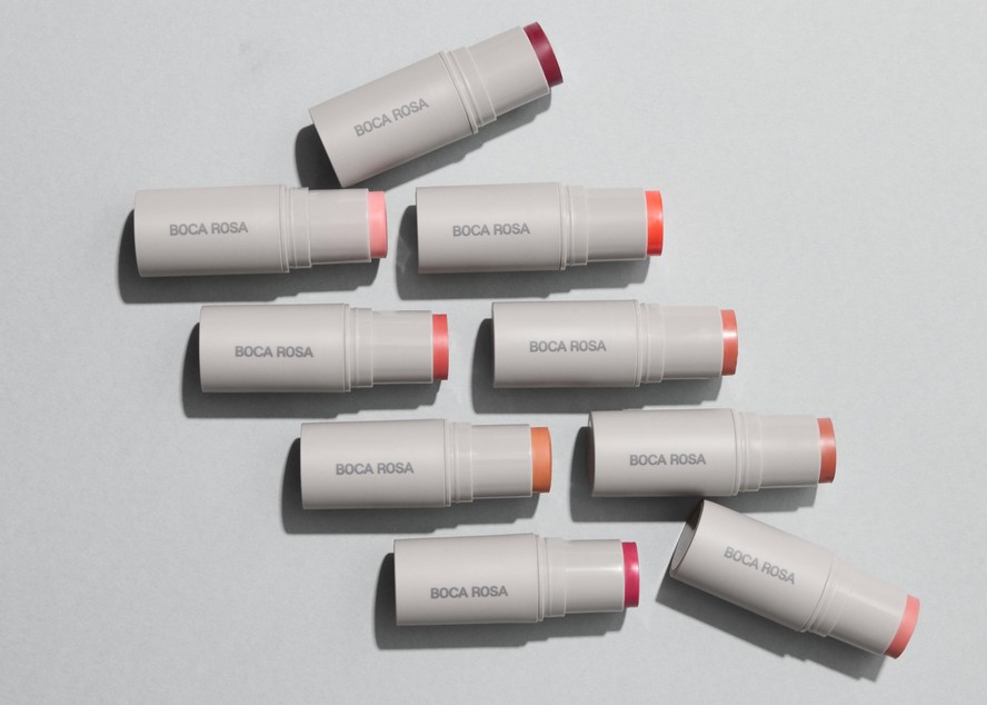 Boca Rosa: Glamour testa base, pó compacto e blush cremoso