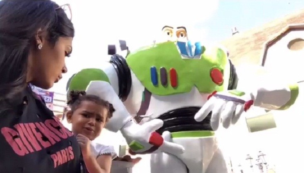 A filha da MC Pocahontas definitivamente não gosta de Toy Story e vídeo ...