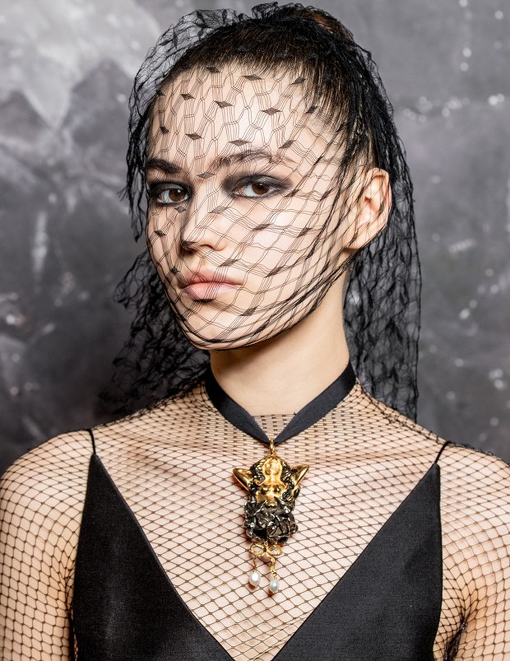 Você vai pirar no olho dramático da Dior em Paris