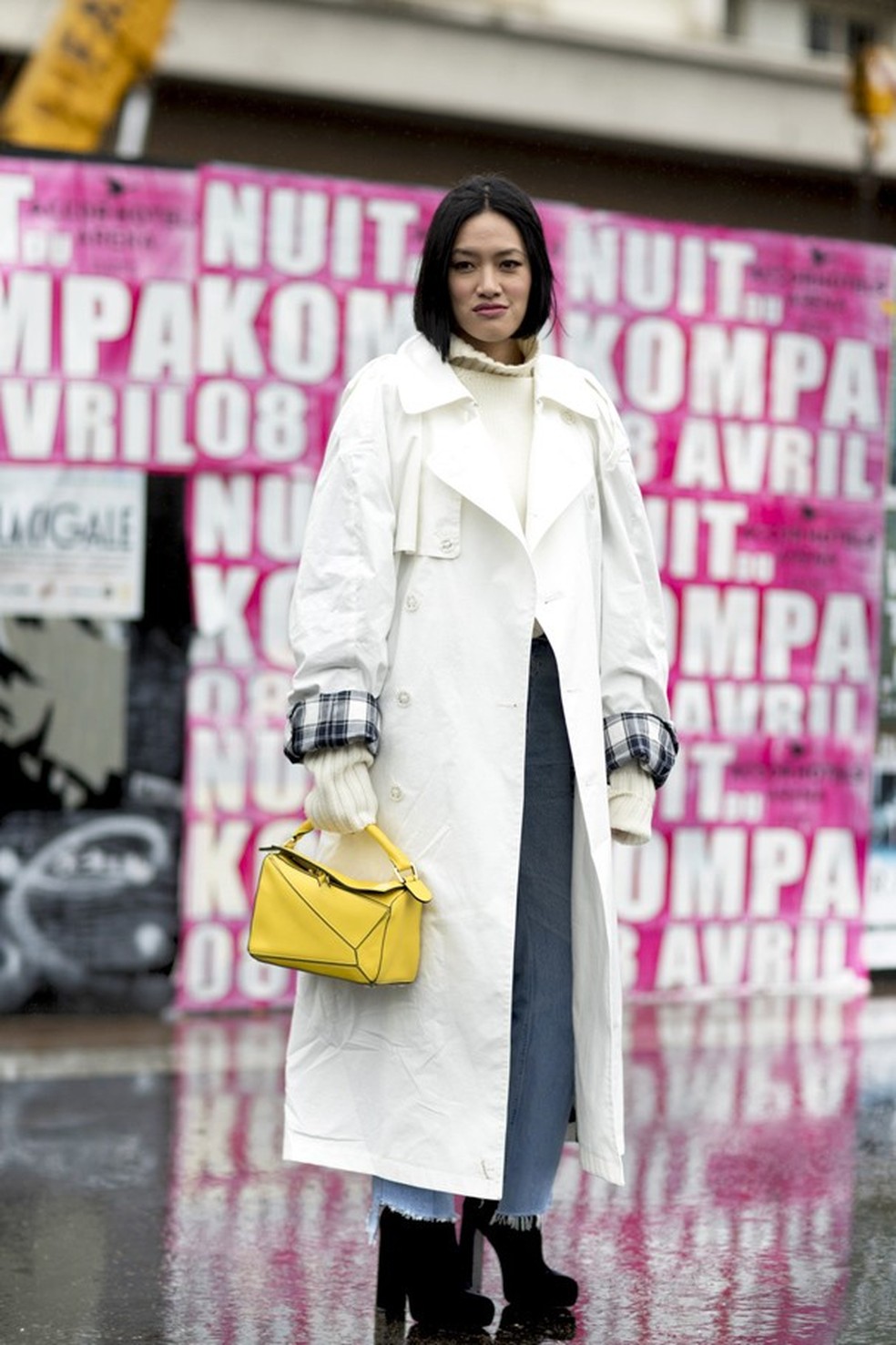 Bolsa colorida: 7 inspirações para alegrar o look de inverno