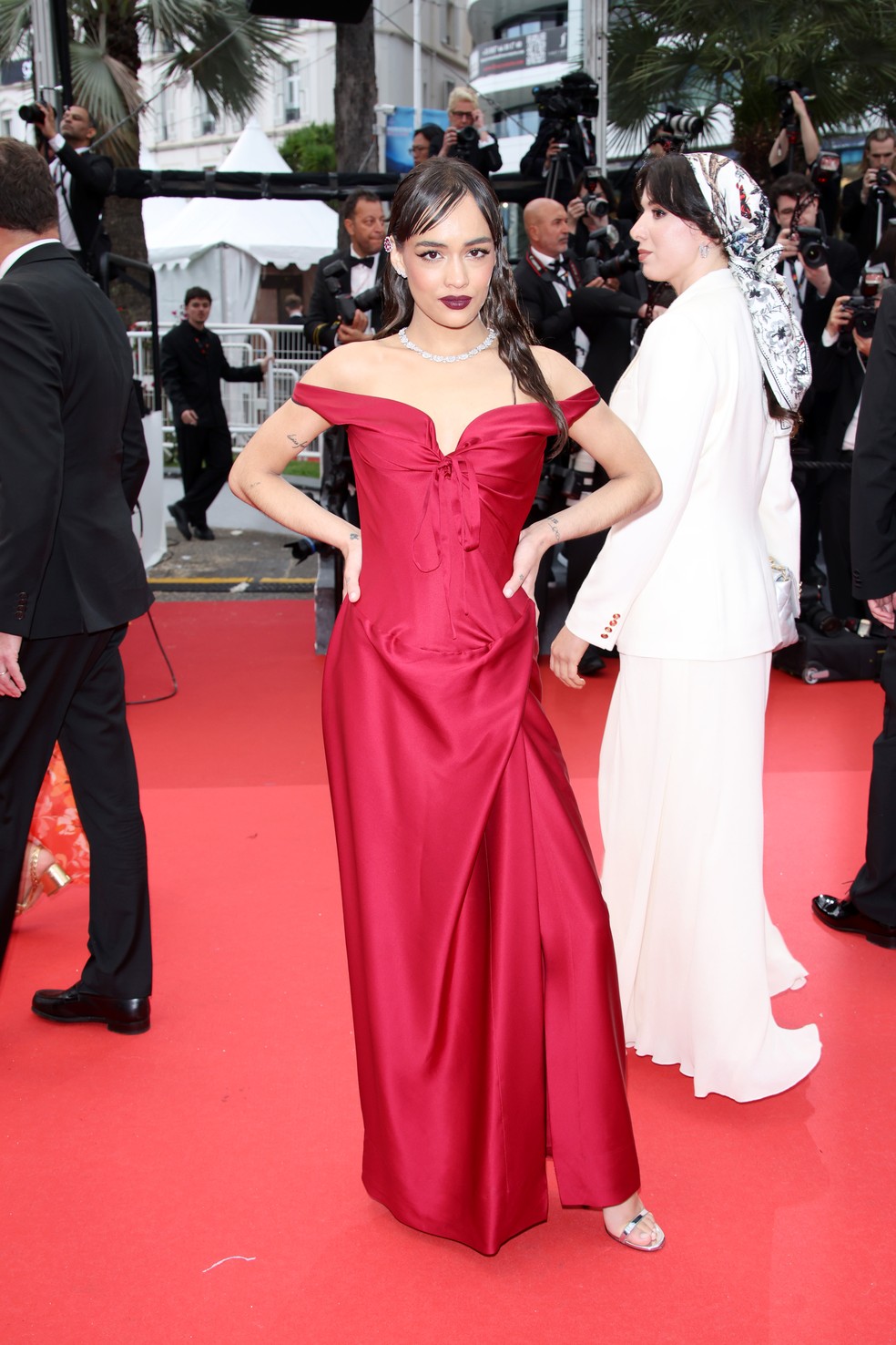 Esse é o decote hit entre as famosas em Cannes