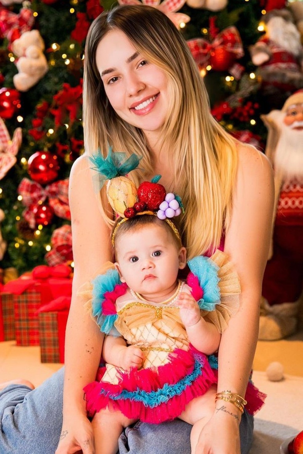 Virginia Fonseca comemora seis meses de Maria Alice