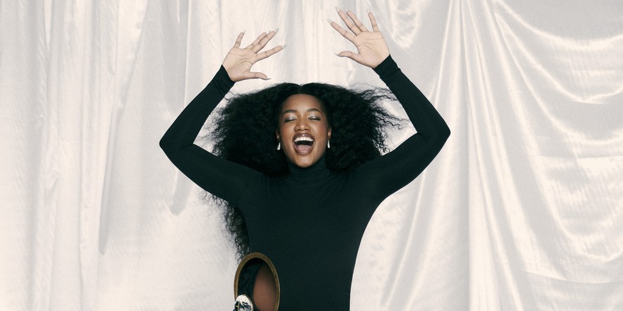 Relembre clipes marcantes de Iza com esses looks icônicos a seguir