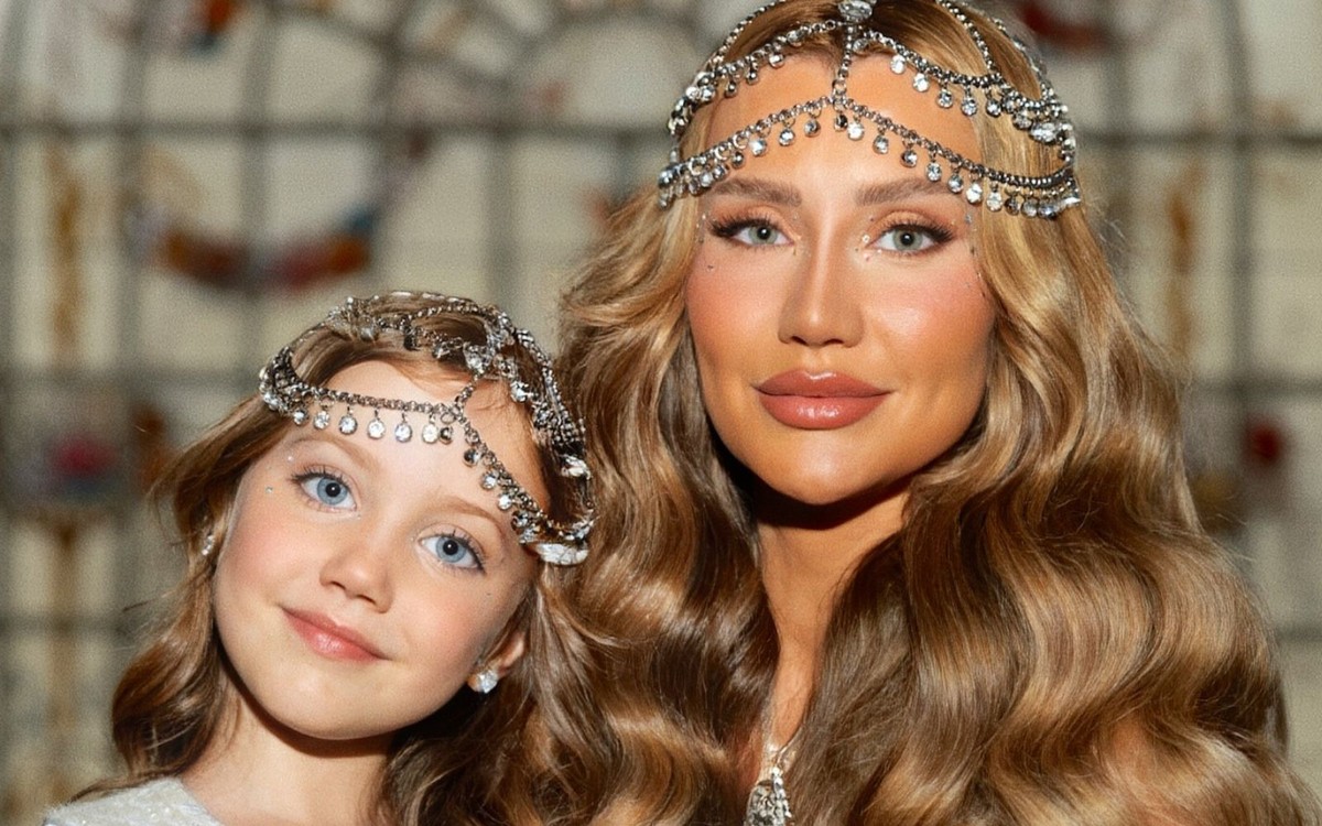 Ana Paula Siebert combina look de Carnaval com a filha: 'Se for para ...