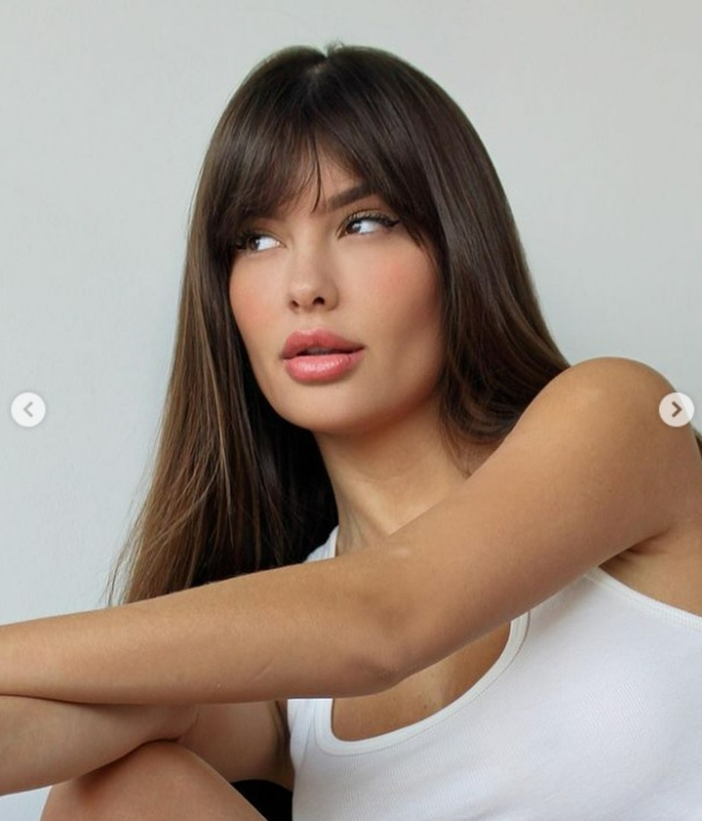 Thais Braz aposta em visual anos 1990