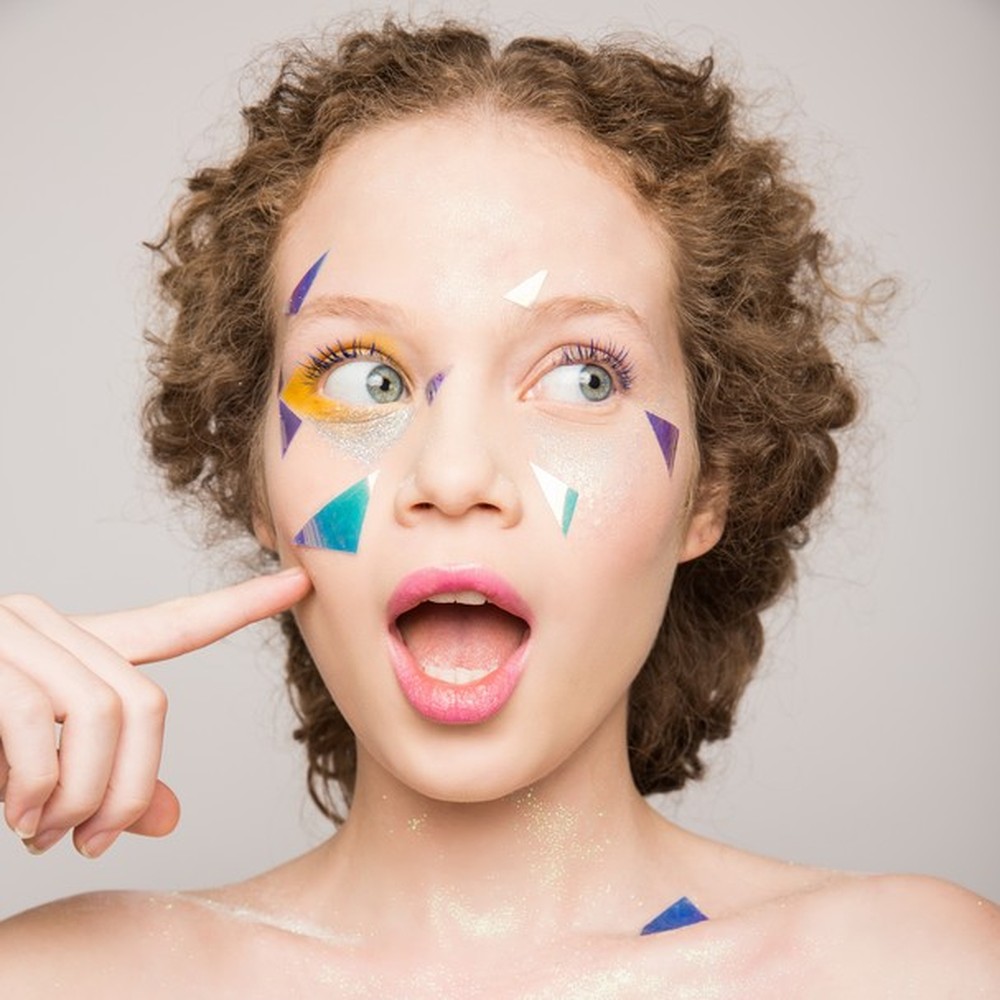 Make geométrico de Carnaval: aprenda um passo a passo superfácil