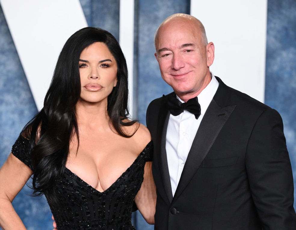 Jeff Bezos está noivo de Lauren Sánchez; Pedido foi feito em superiate de 500 milhões de dólares