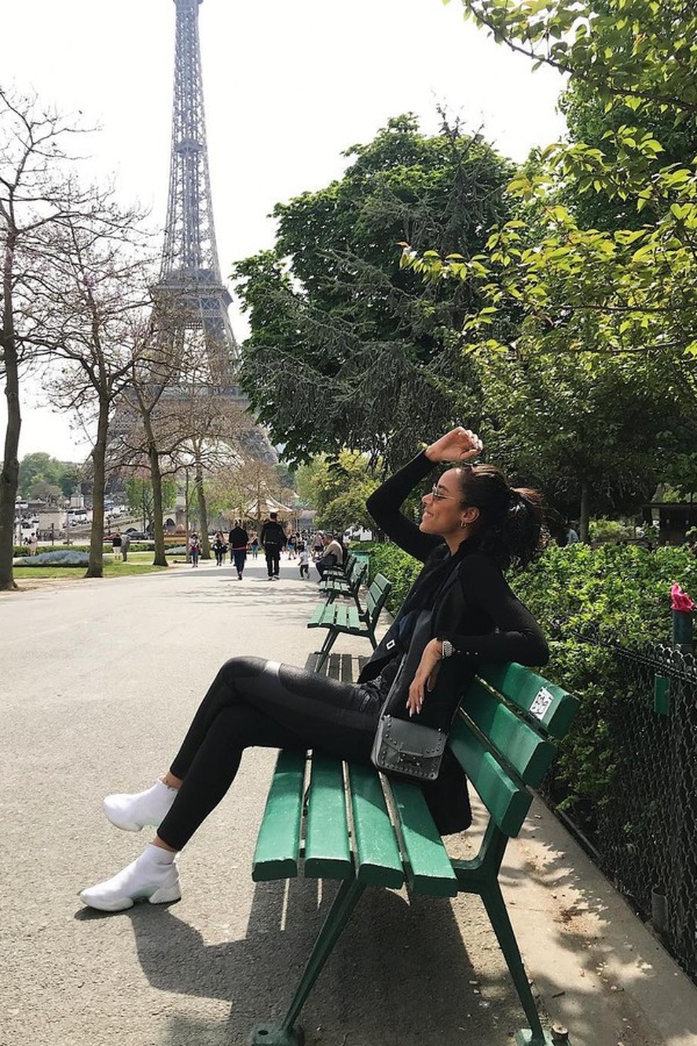 De férias, Yara Charry curte dias em Paris