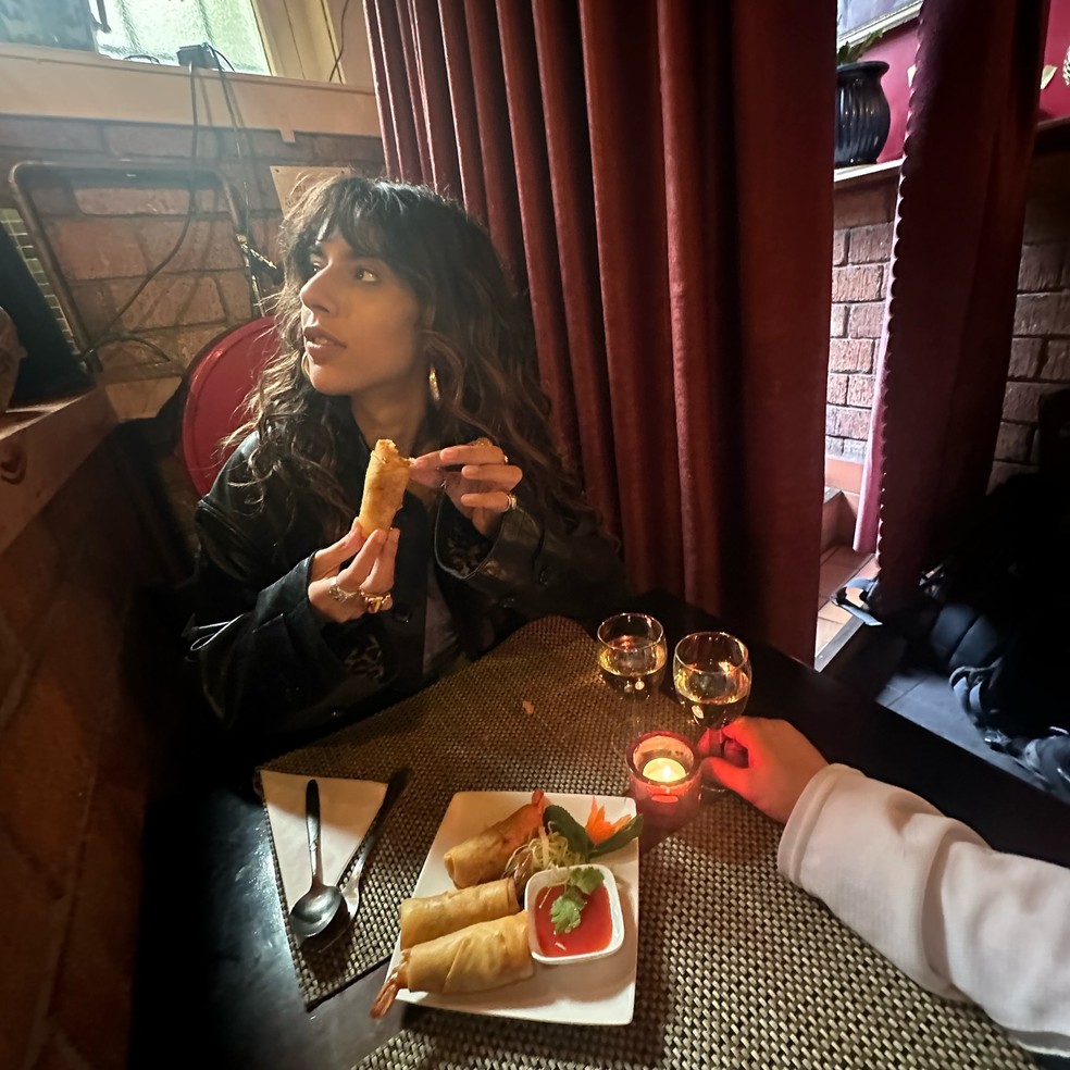 Marina Sena e Juliano Floss postam clique em clima de romance