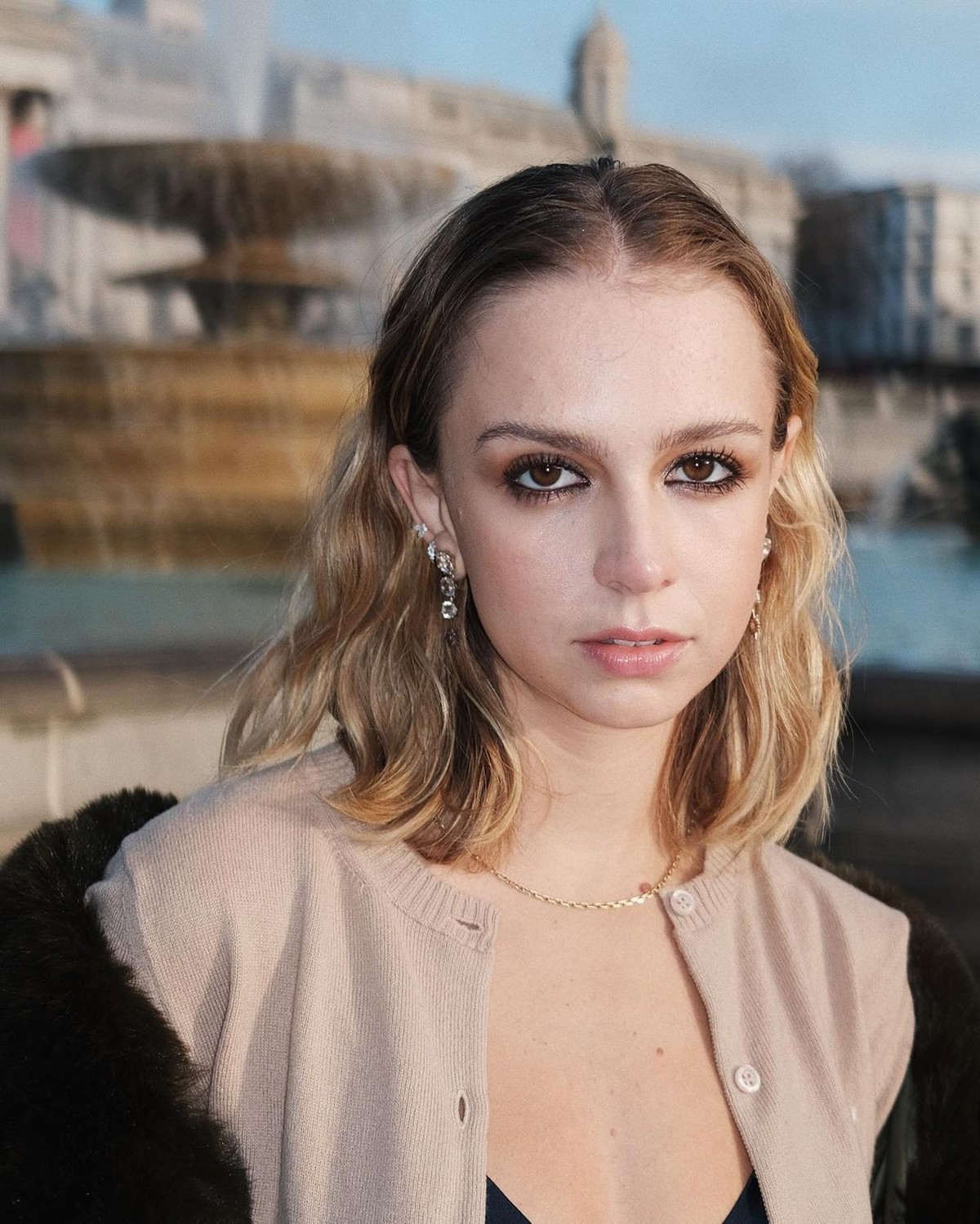 Isa Scherer abre novo álbum de fotos de sua viagem pela Europa