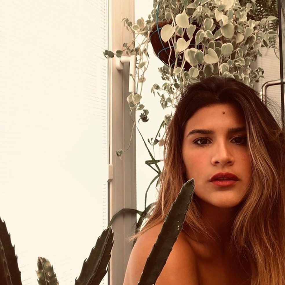 Giulia Costa faz carão e fãs adoram: 'Perfeita'