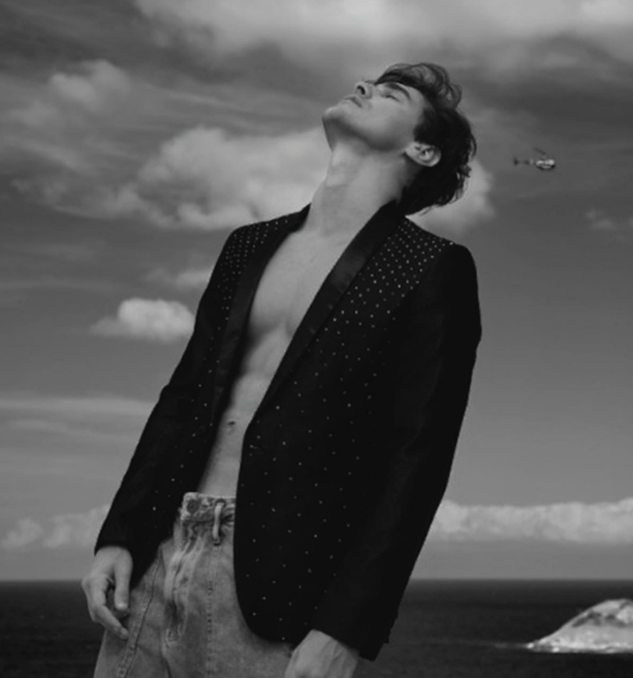 Bruno Montaleone abre álbum da semana e Clarissa se declara: 'Te amo'