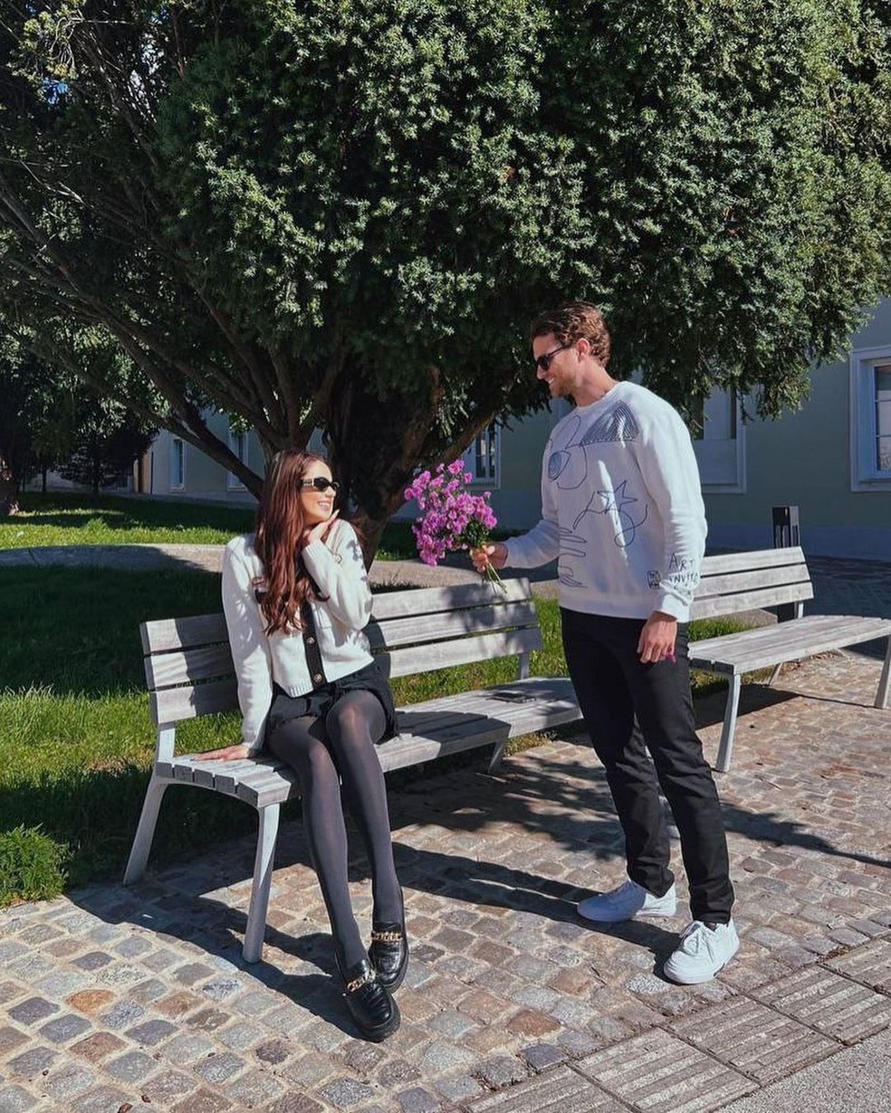 Lucas Bissoli se declara para Eslô Marques no dia do aniversário da ...