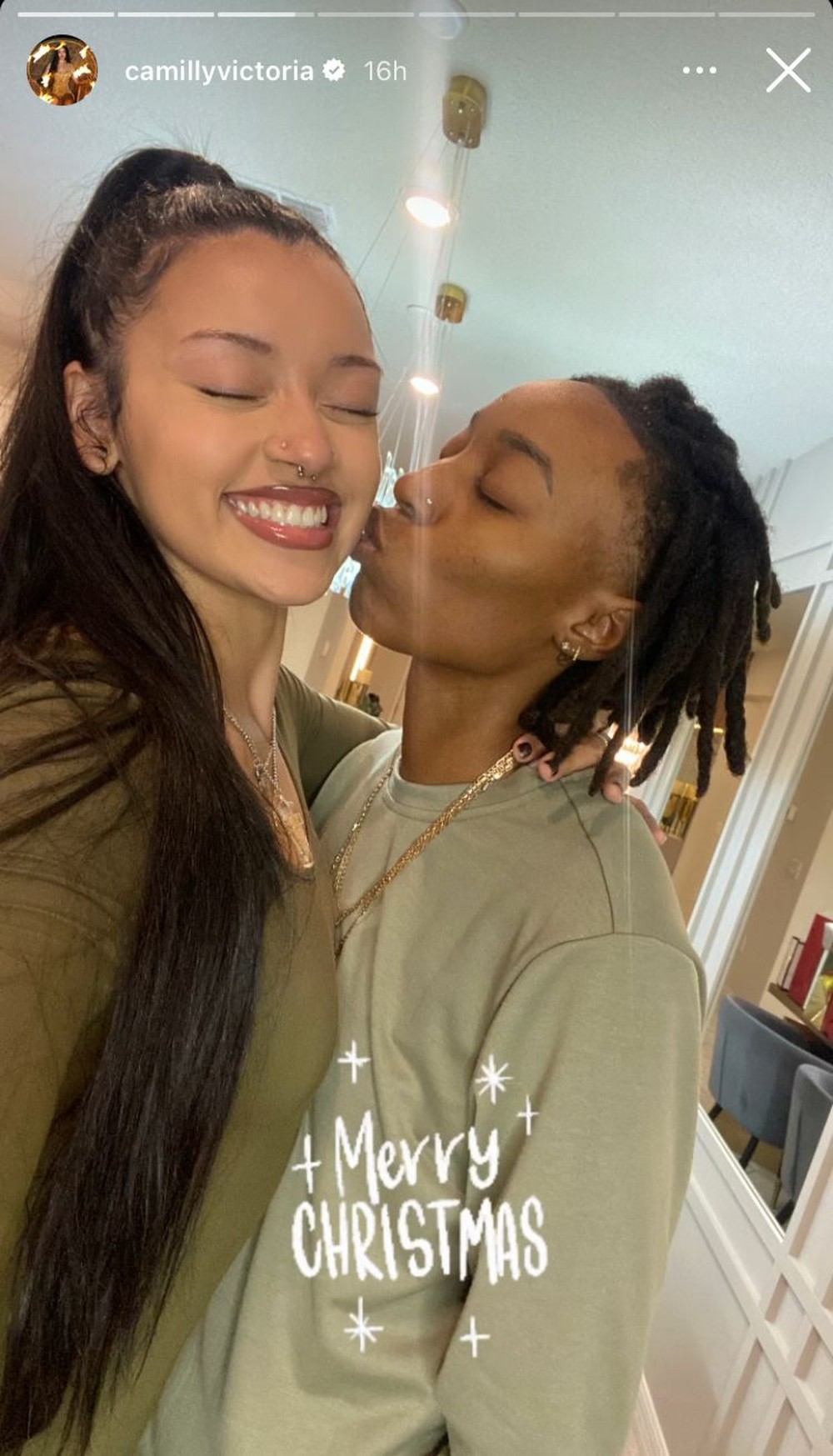 Camilly Victória posta foto rara com a namorada, Daze