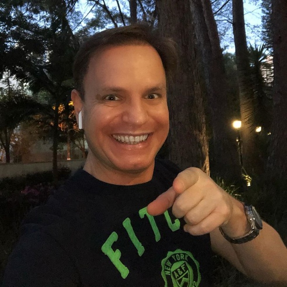Alan Frank se prepara para os últimos exames de Covid-19 e filosofa ...