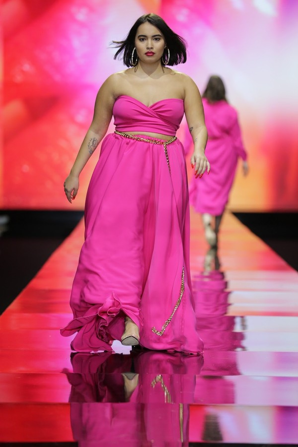 Brasileira vira modelo plus size em Israel e dá aula de body positivity