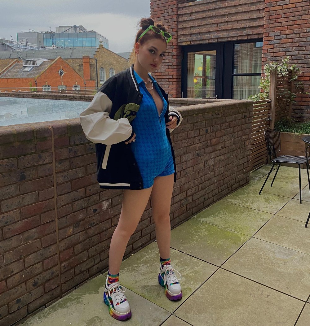 Quem é Emily Carey? Tudo sobre a carreira e o estilo da estrela de ...