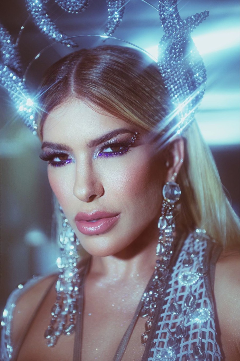 Lore Improta mostra look poderoso para penúltimo ensaio da Viradouro